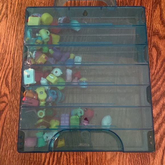 Shopkins | Toys | Shopkins Case With 6 Shopkins | Poshmark